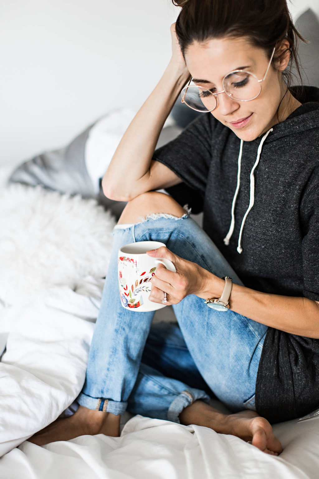 5 Daily Tech Habits That Are Aging You | Hello Fashion